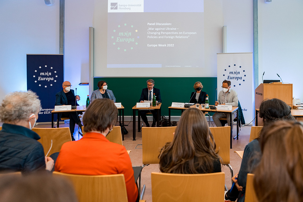 Discussion and Devotion - Europa-Universität Flensburg (EUF)